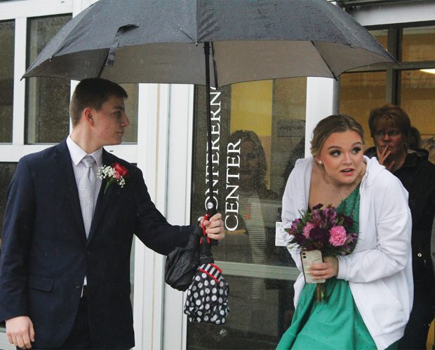 A rainy prom night in Marshall | News, Sports, Jobs - Marshall Independent